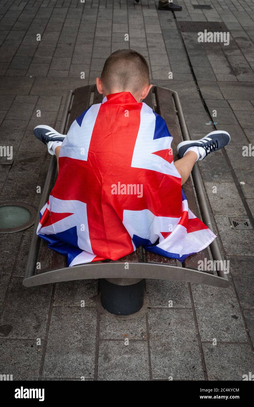 Boy wearing a union jack flag hi-res stock photography and images - Alamy