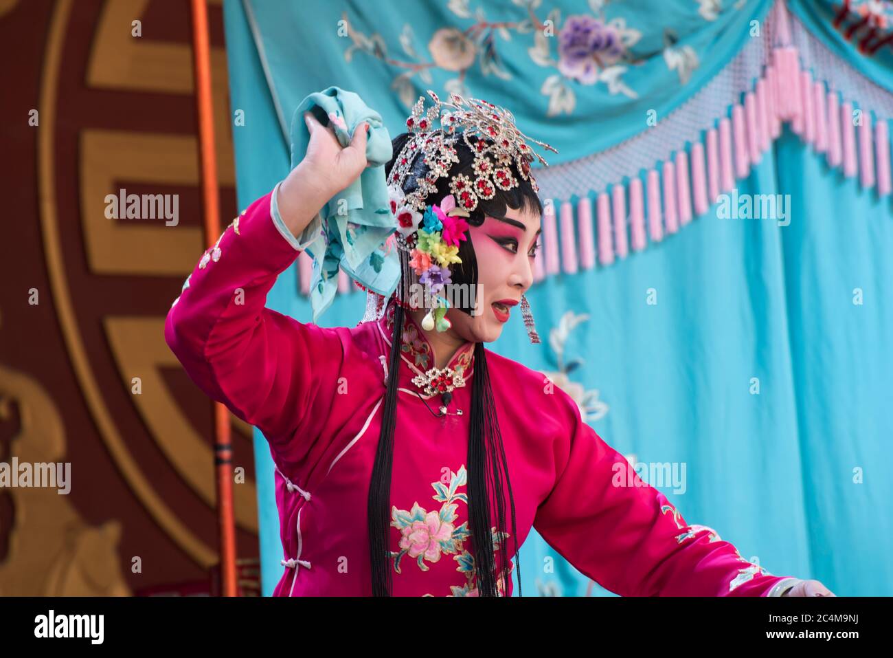 Actress stage curtain hi-res stock photography and images - Alamy