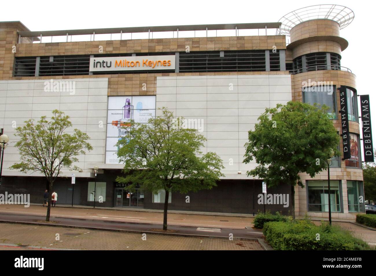 Milton keynes shopping centre inside hi-res stock photography and ...