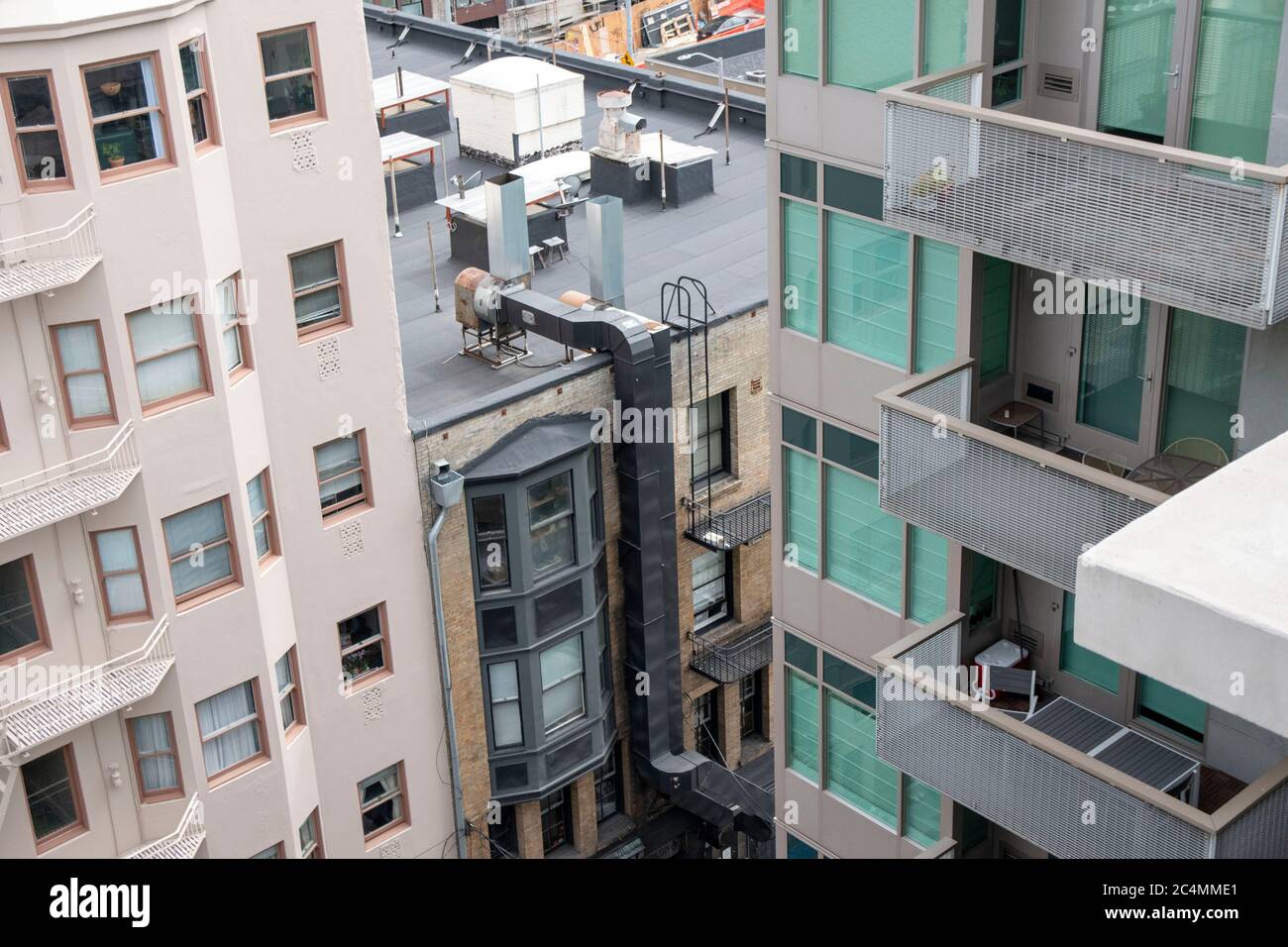 Modern apartment complex california hi-res stock photography and images ...