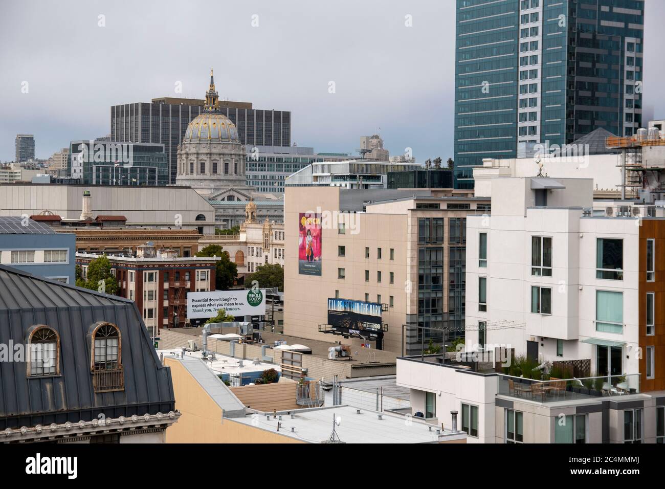 Modern apartment complex california hi-res stock photography and images ...