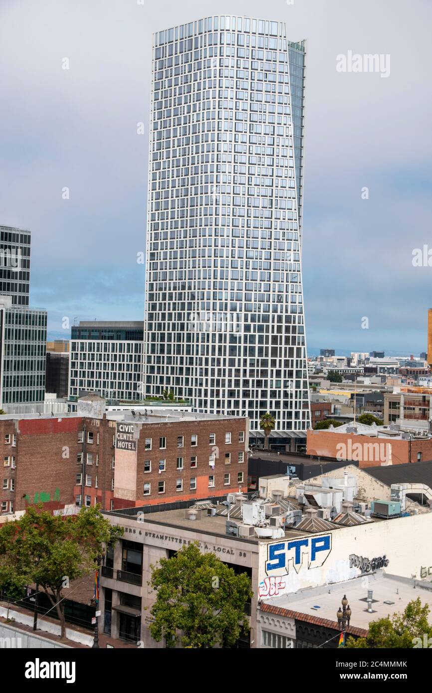 Modern apartment complex california hi-res stock photography and images ...