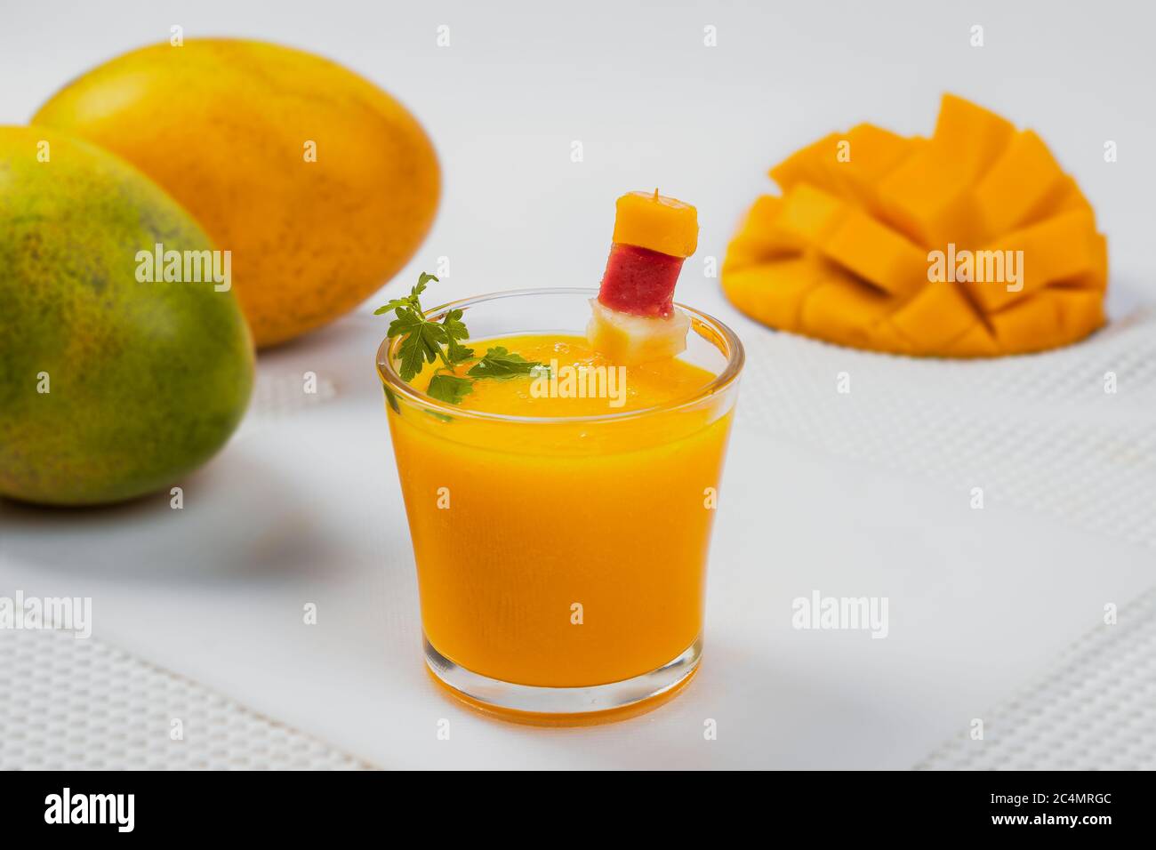 Side of mangoes hi-res stock photography and images - Alamy
