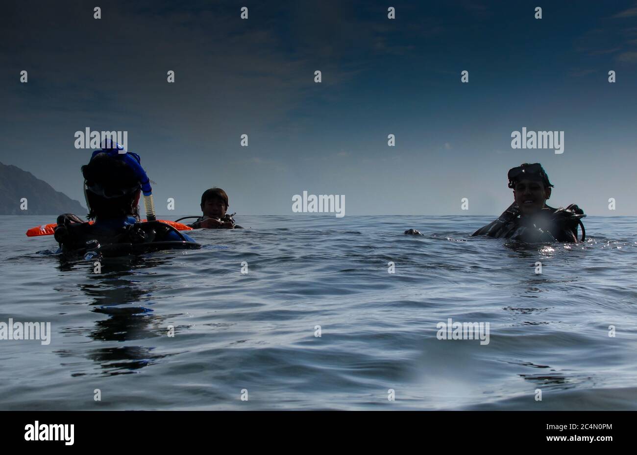 Scuba diving in the arabian gulf hi-res stock photography and images ...