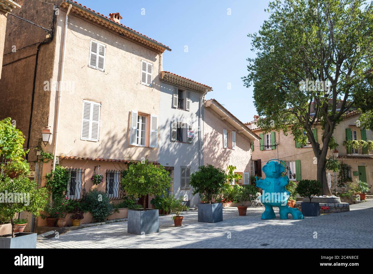 Place du lieutenant isnard mougins hi-res stock photography and images ...