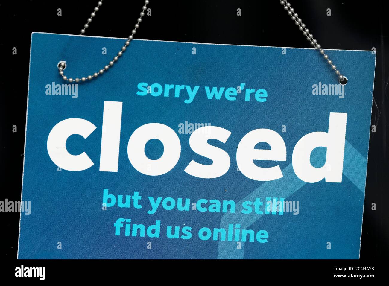 Closed shop business sign due to covid-19 Stock Photo - Alamy