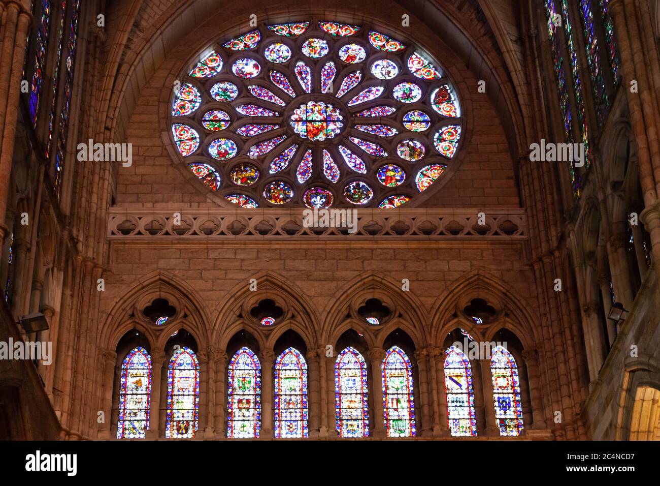 Leon, Spain - 10 December 2019: Interior of Leon Cathedral, rose window ...