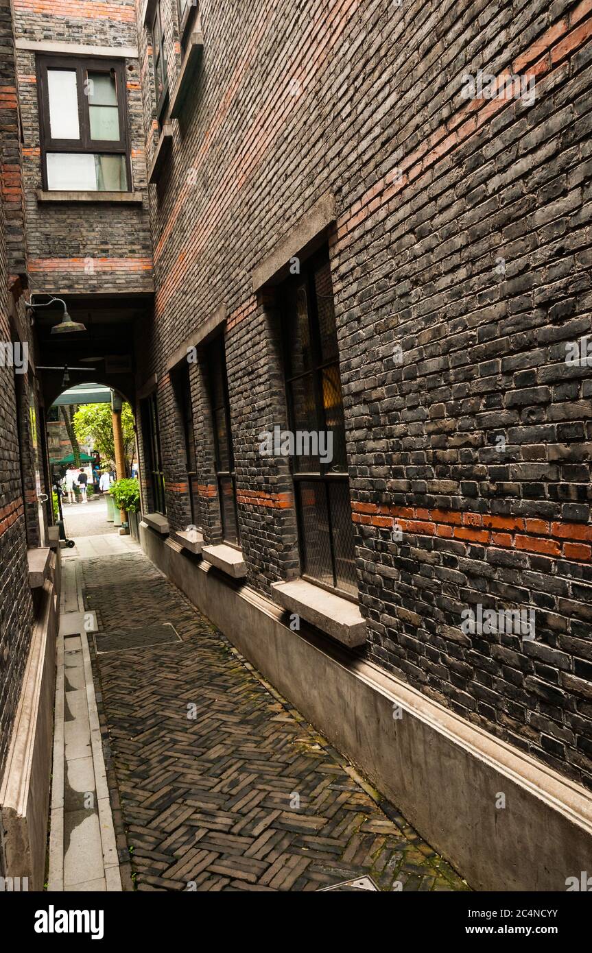 A laneway in Shanghai’s Xintiandi area Stock Photo - Alamy