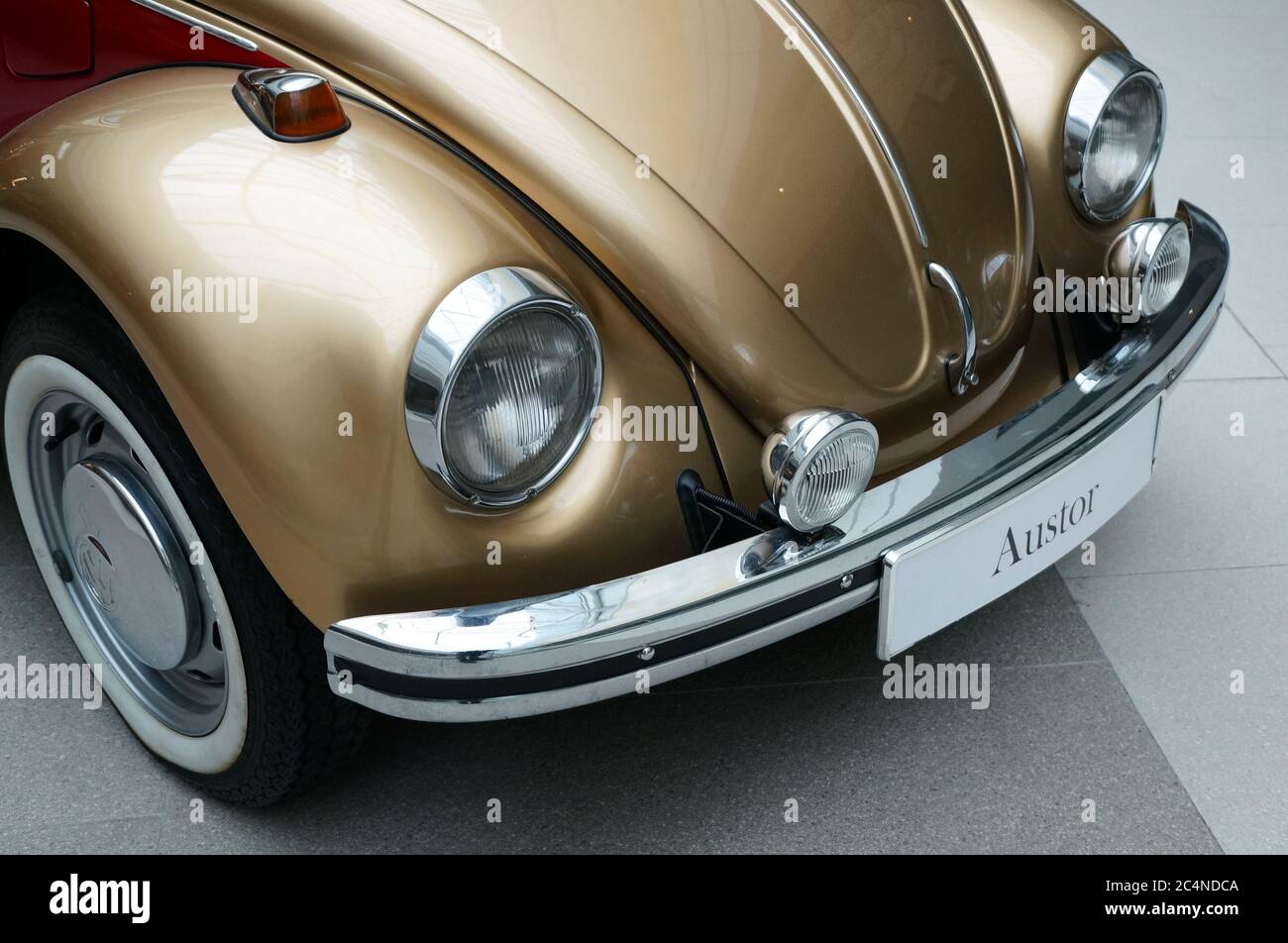 Front view of a vw beetle hi-res stock photography and images - Alamy