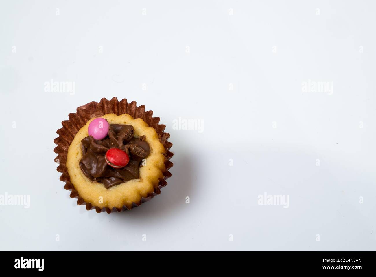 Top view of a cupcake isolated on white background Stock Photo - Alamy