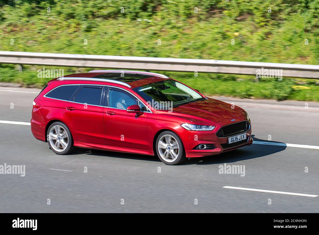 Ford mondeo 1 5 tdci econetic titanium 5dr hi-res stock photography and ...