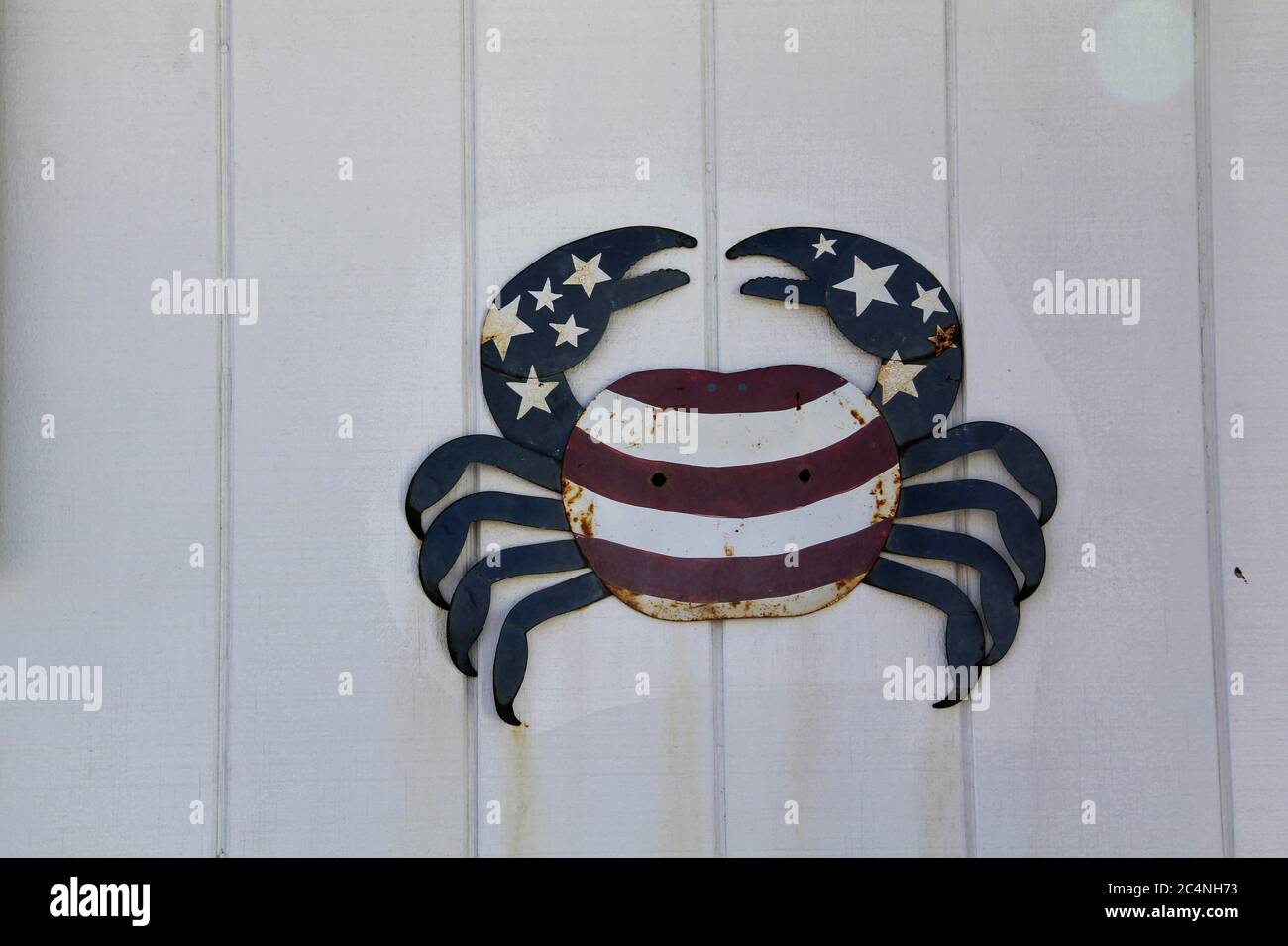 Metal crab with an American flag attached to the wall Stock Photo - Alamy