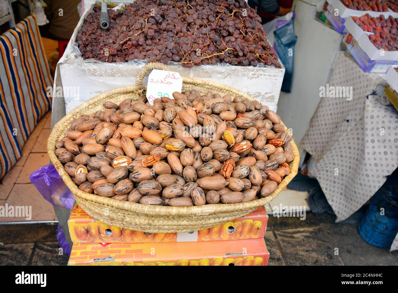 Morocco, grocery in Fez Stock Photo - Alamy