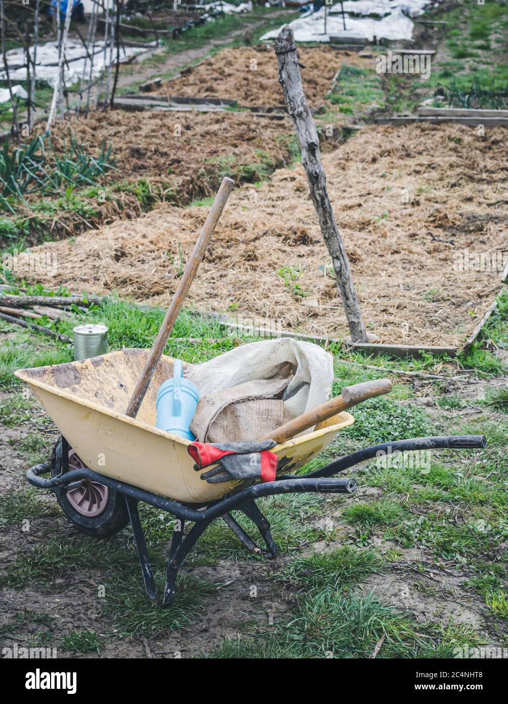 Wheelbarrow black white hi-res stock photography and images - Alamy