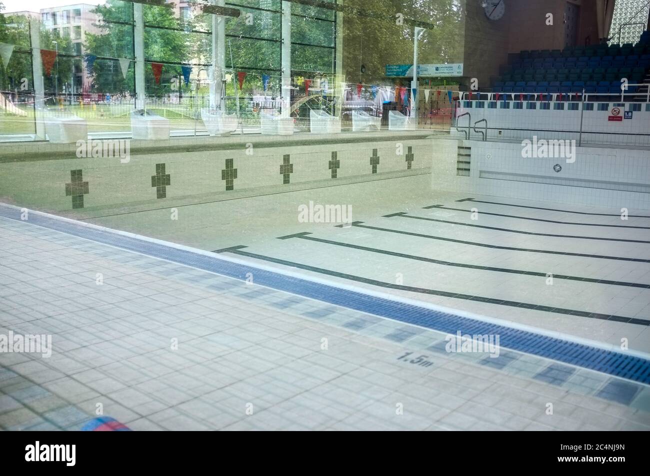 Cambridge swimming pool hi-res stock photography and images - Alamy