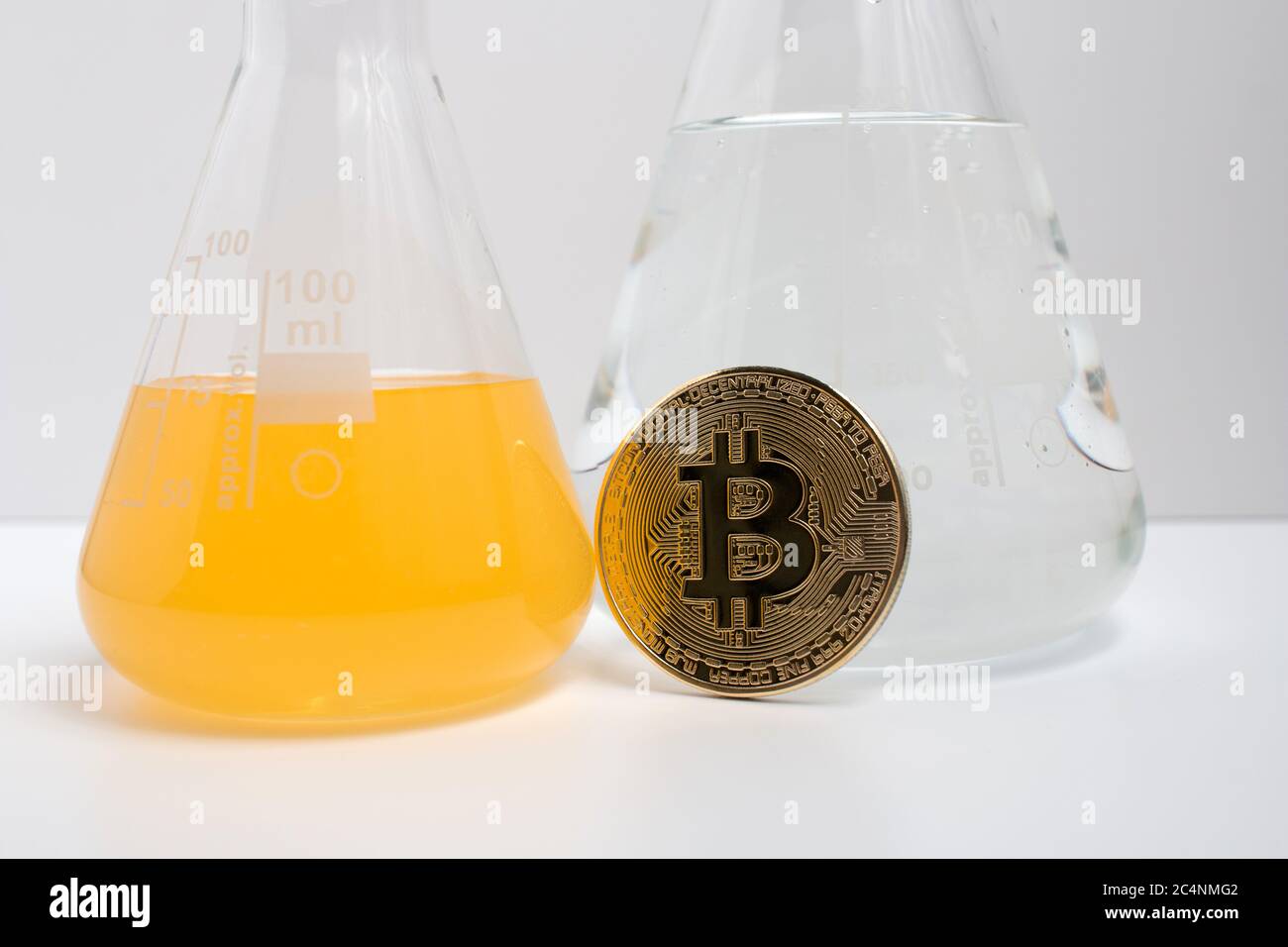 Coin laboratory hi-res stock photography and images - Alamy