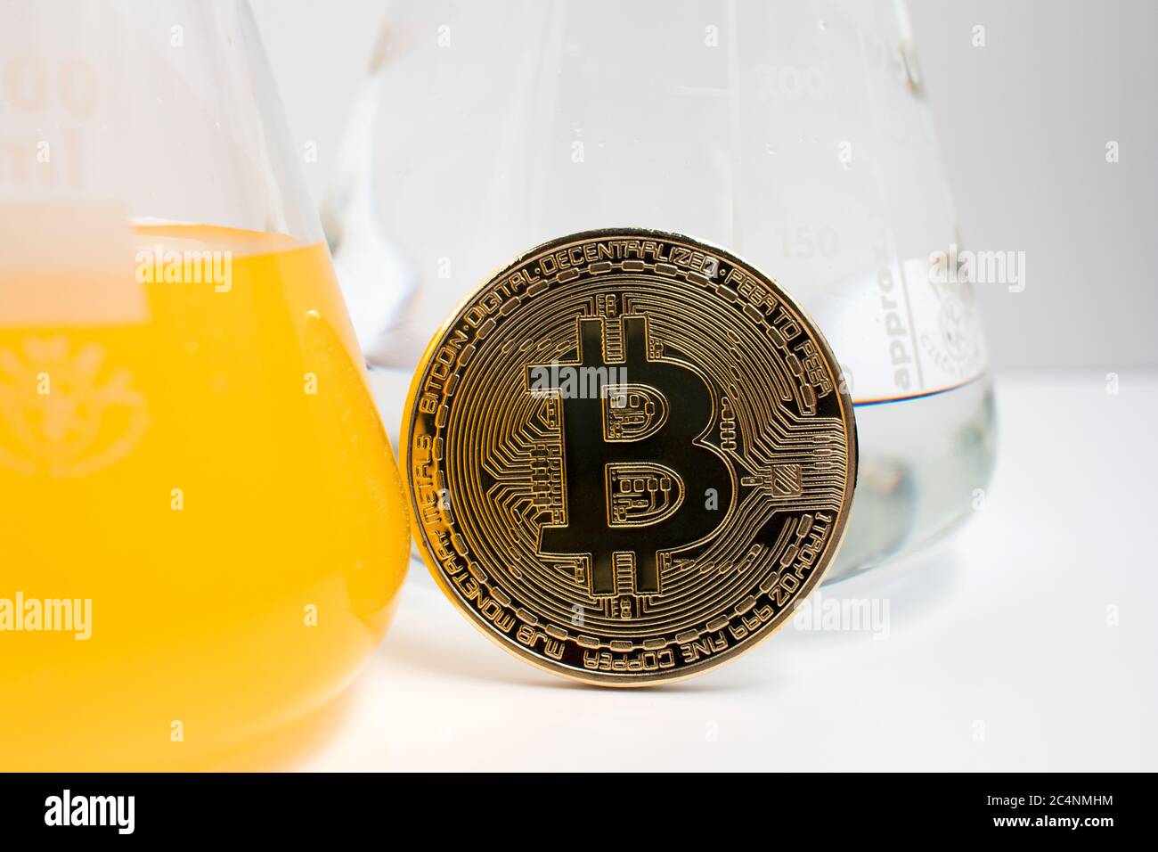 Lab glassware hi-res stock photography and images - Alamy