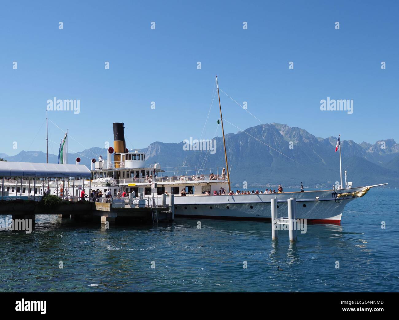 Side Wheeler Paddle Boat High Resolution Stock Photography and Images ...