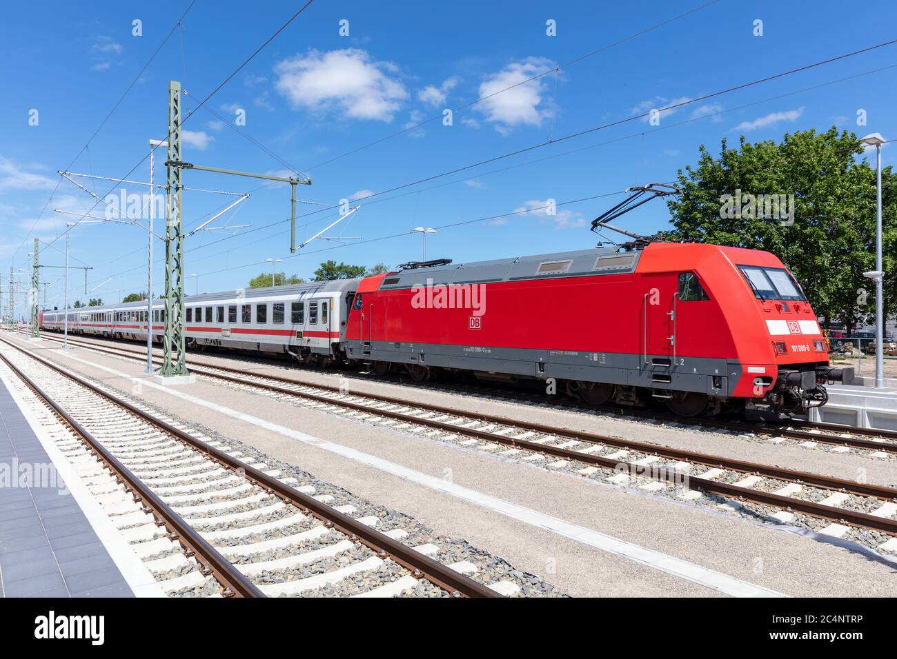 DB Intercity train hauled by class 101 locomotive at Warnemünde station ...