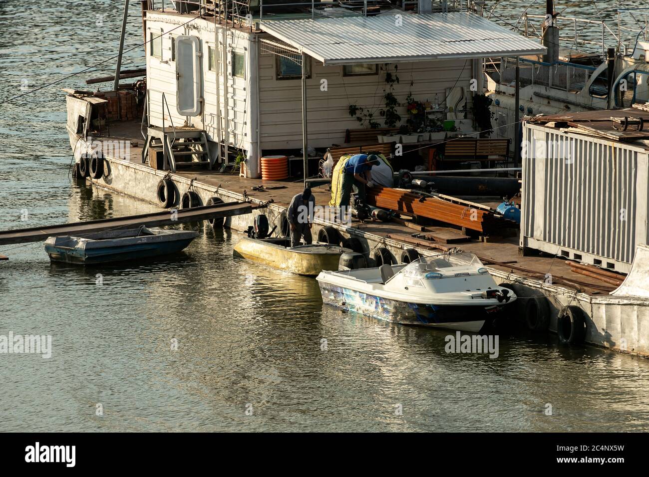 Vintage timber crane hi-res stock photography and images - Alamy