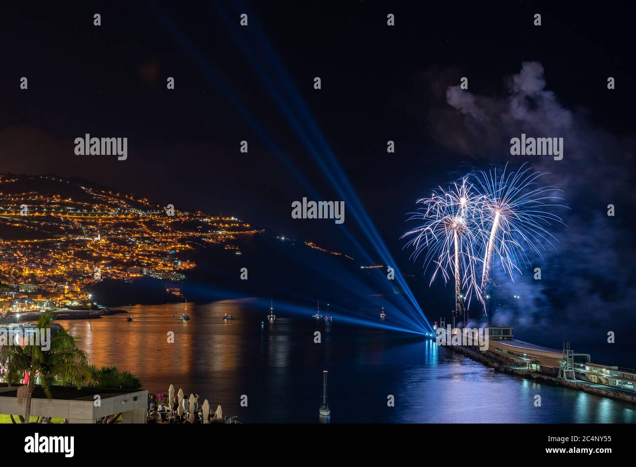 Experience stunning breathtaking fireworks hi-res stock photography and ...