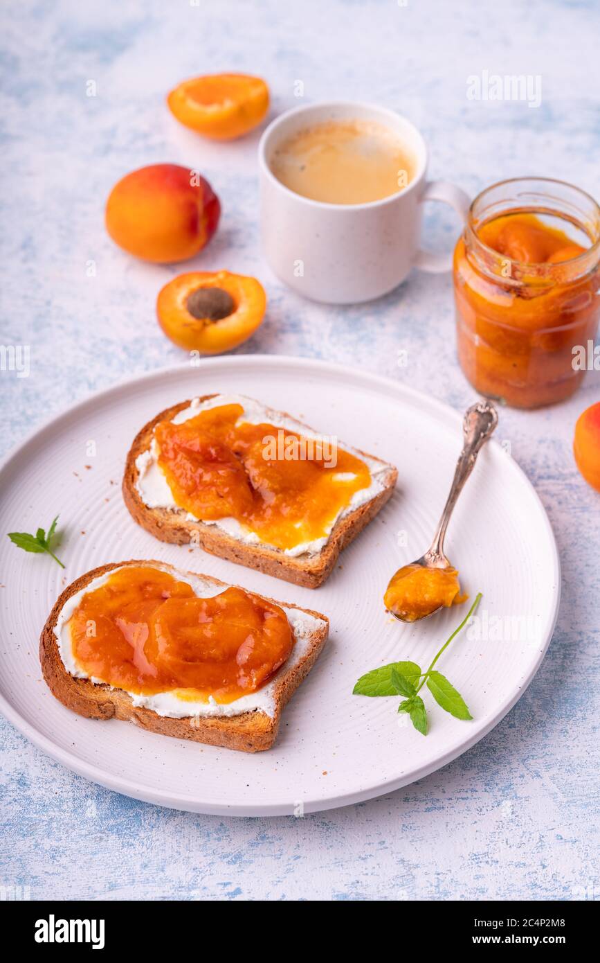 Toast homemade jam hi-res stock photography and images - Alamy