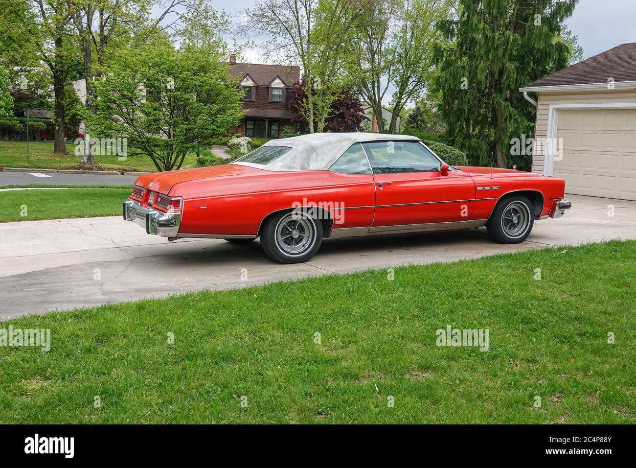 Red buick convertible hi-res stock photography and images - Alamy