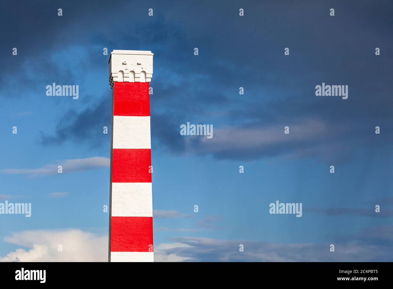 The Gribbin Daymark Tower at Gribbin Head on the South West Coast path ...