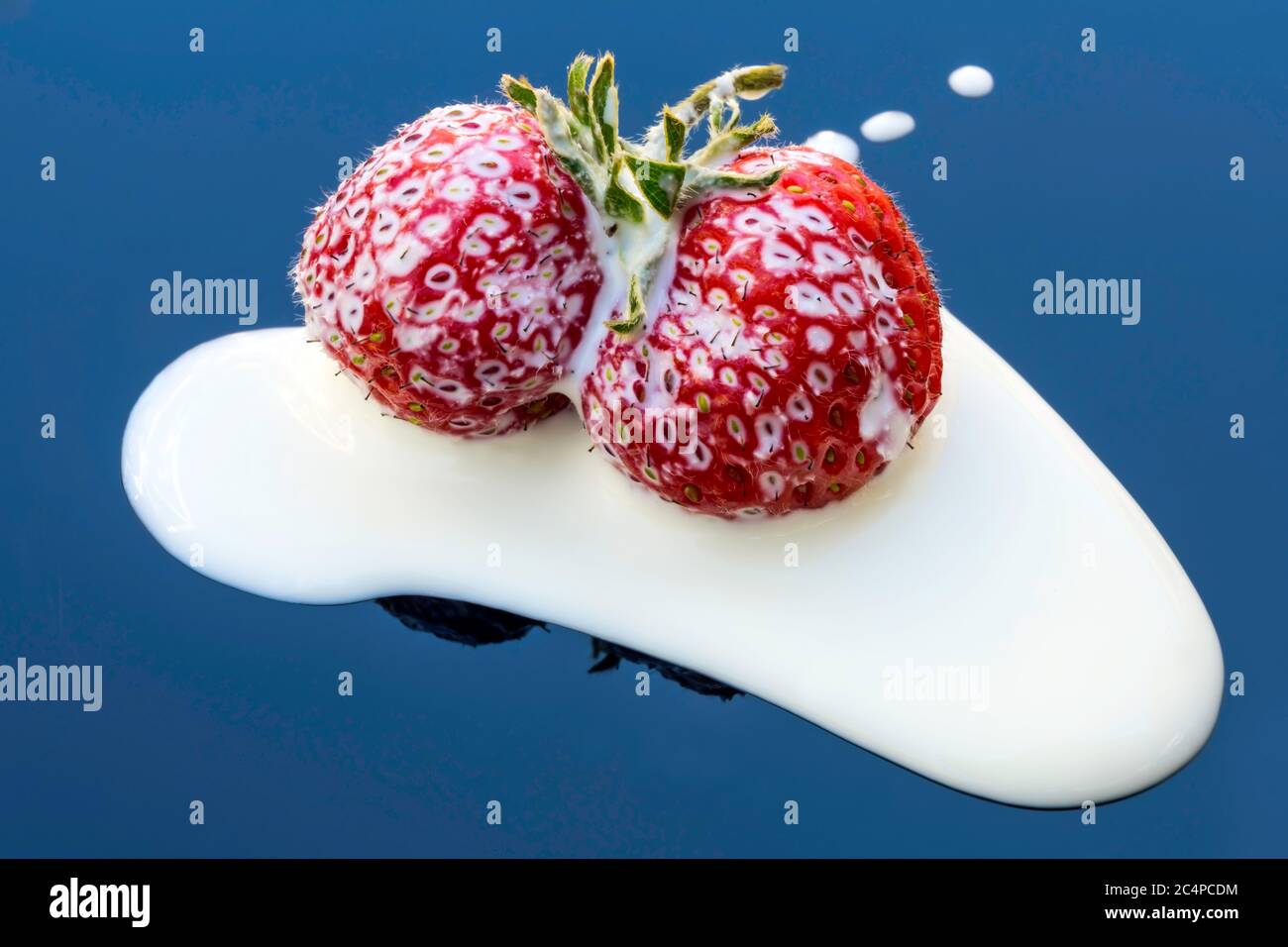 Two stawberry hi-res stock photography and images - Alamy