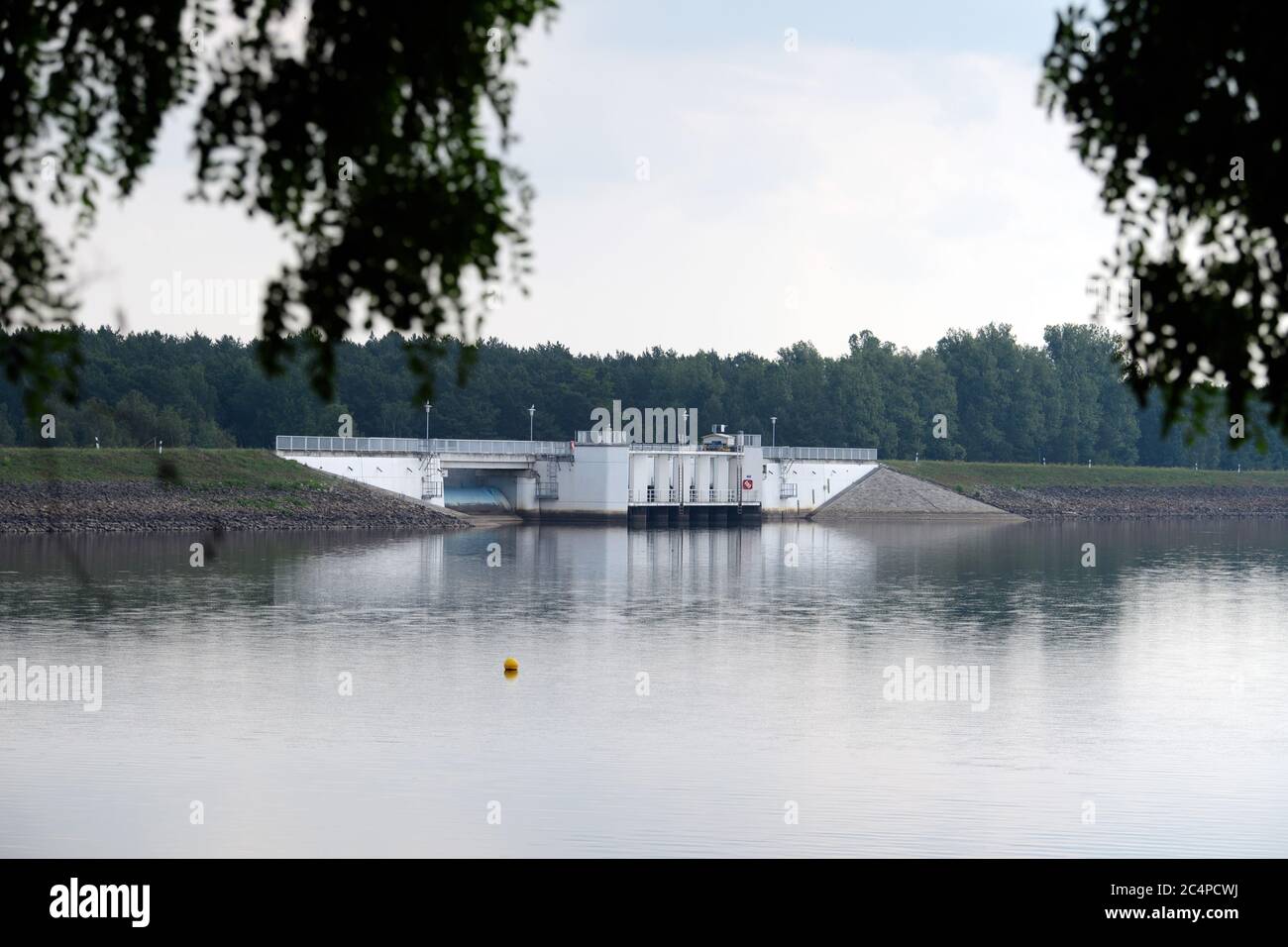 Spremberg, Germany. 26th June, 2020. The dam wall of the Spremberg ...
