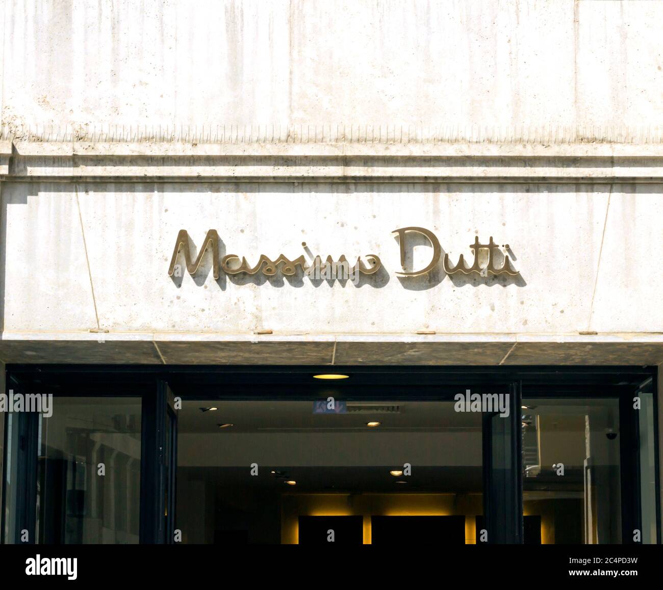 Massimo Dutti Store High Resolution Stock Photography and Images - Alamy