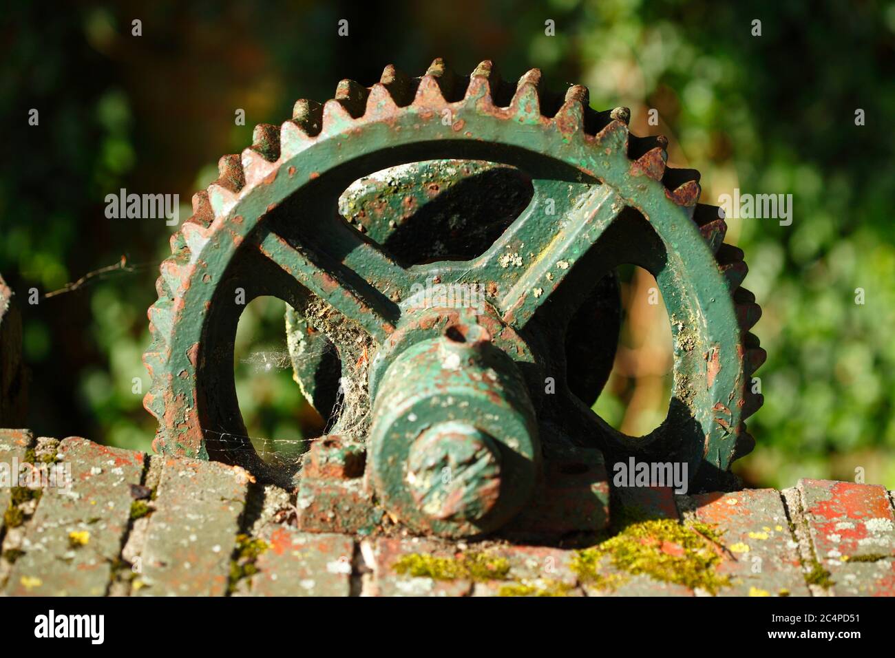 Old rusty gear hi-res stock photography and images - Alamy