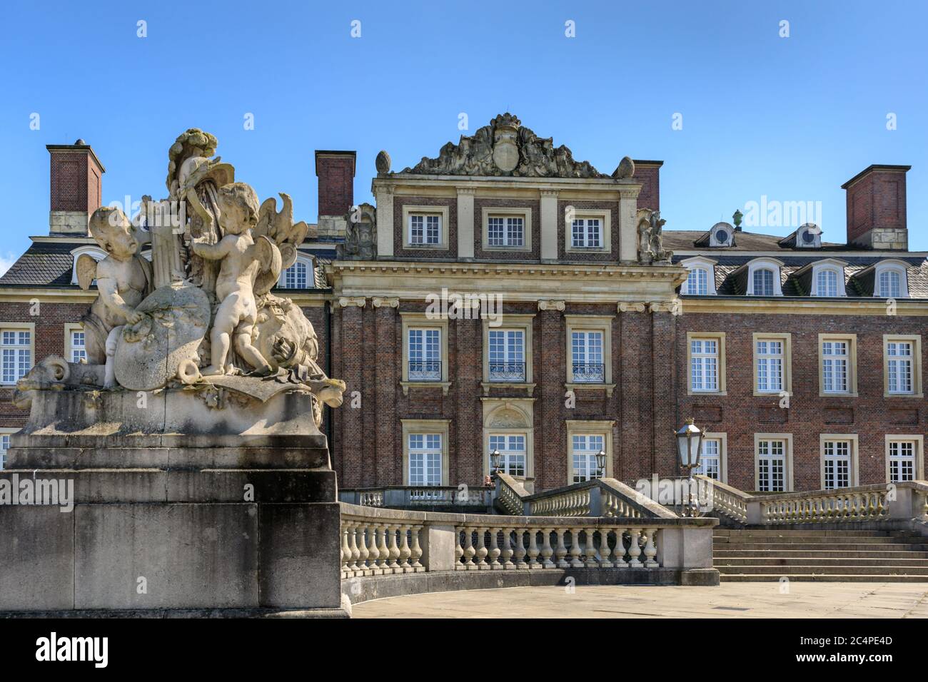 Schloss Nordkirchen, moated castle with statues, Wasserschloss ...