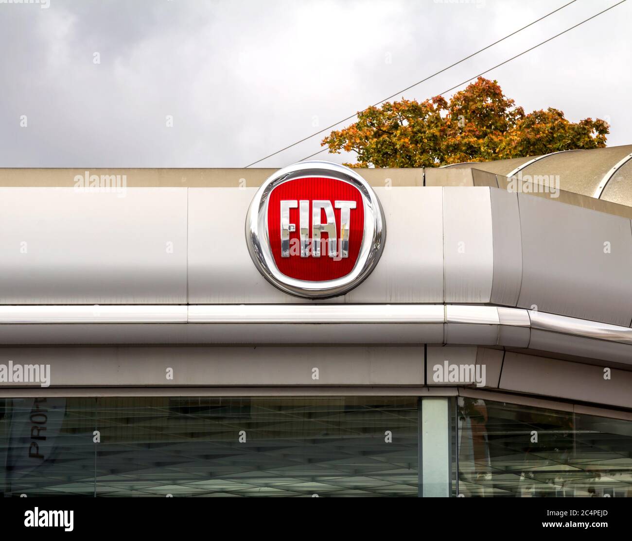 Fiat logo on red fiat hi-res stock photography and images - Alamy