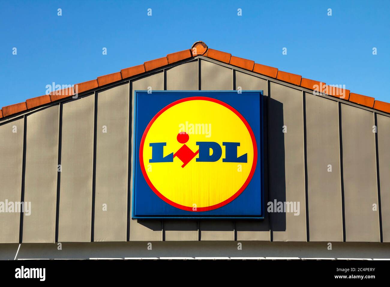 Lidl company emblem icon logo hi-res stock photography and images - Alamy