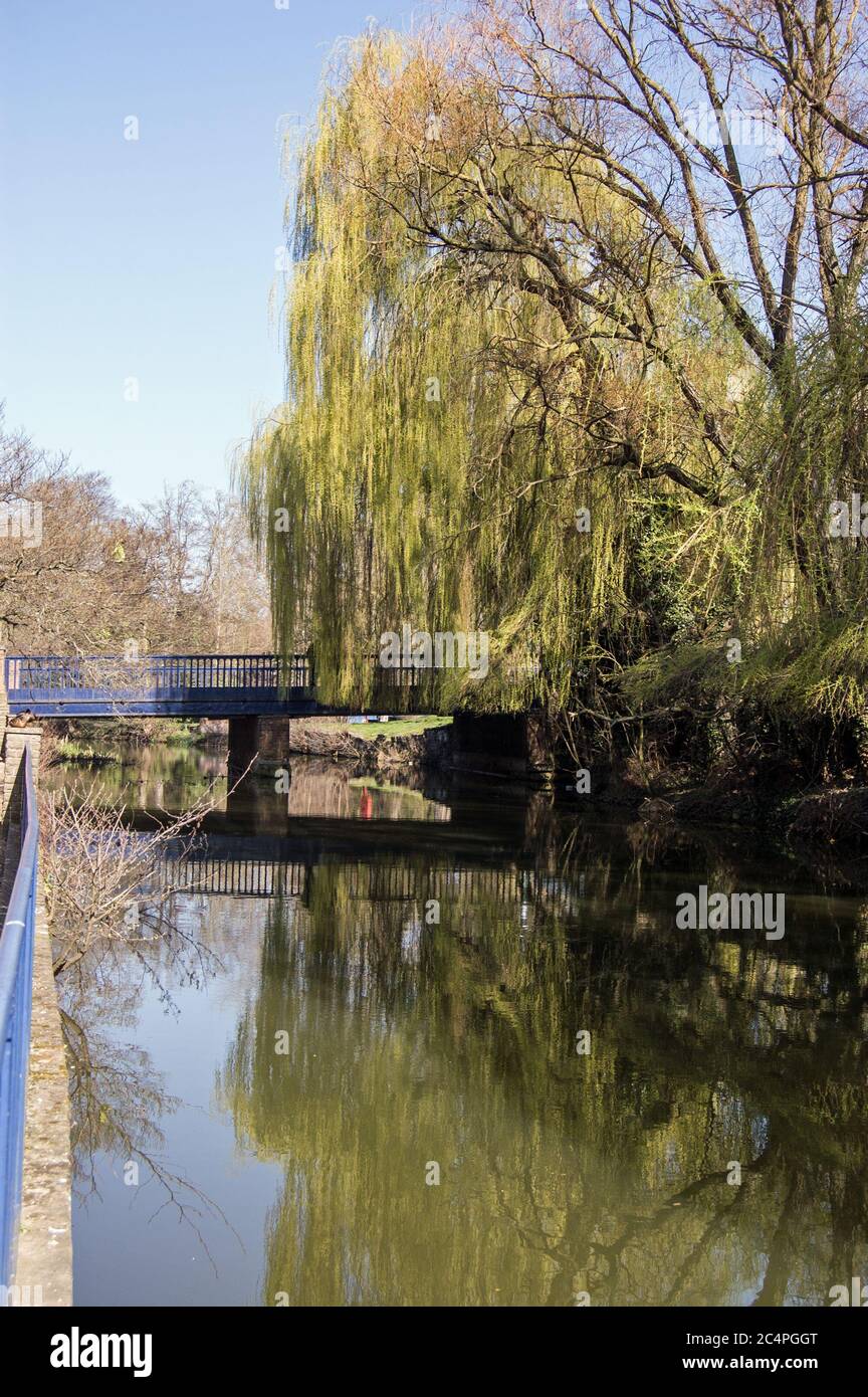 Oxford canal towards city hi-res stock photography and images - Alamy