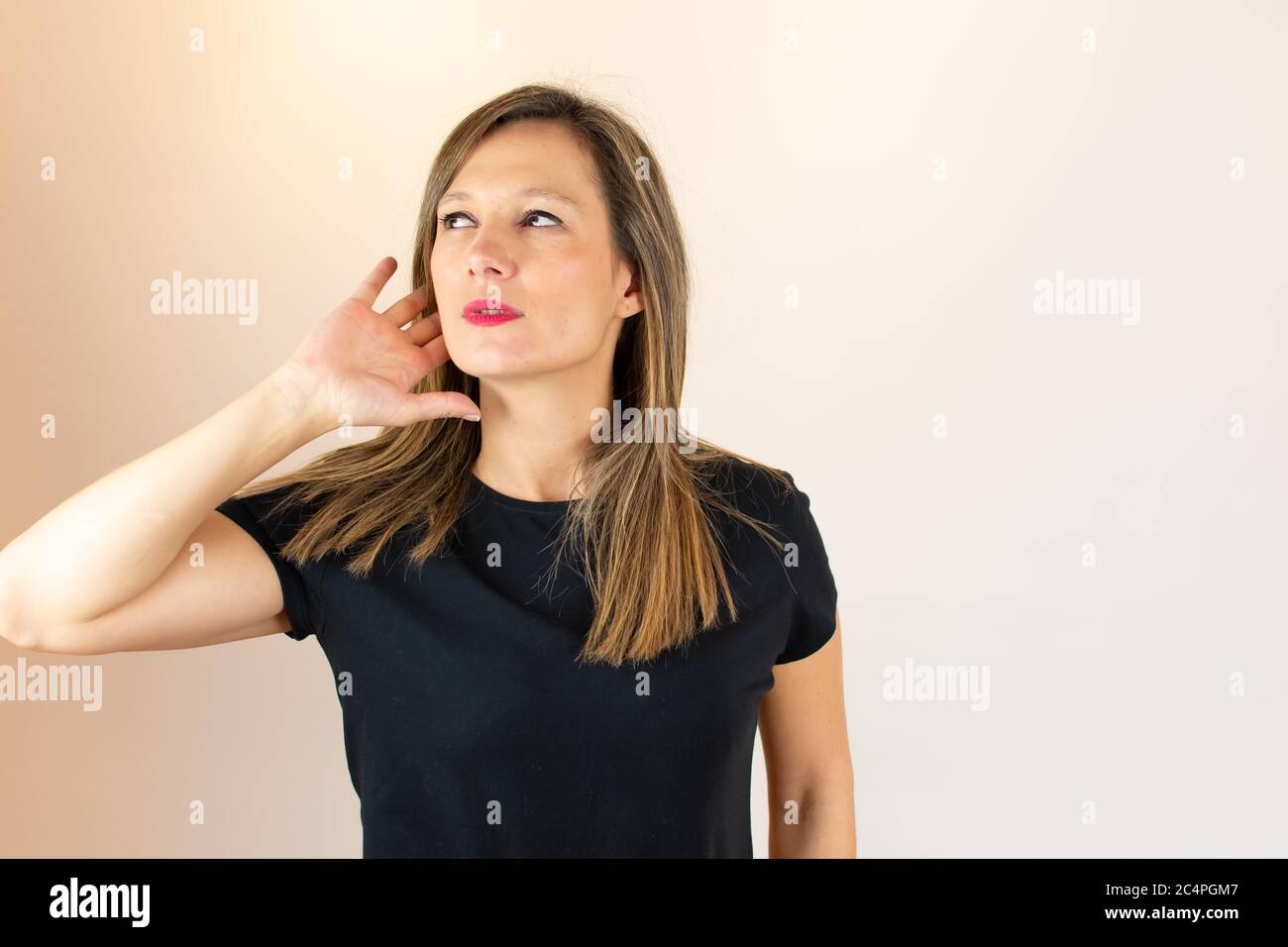 Young woman with the gesture of listening Stock Photo - Alamy