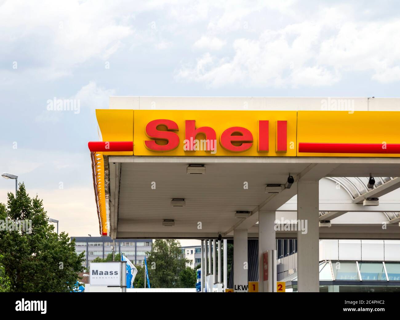 Schwabach, Germany: Royal Dutch Shell Plc or Shell is an Anglo-Dutch ...