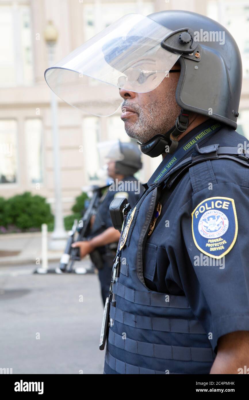 Dhs officer hi-res stock photography and images - Alamy