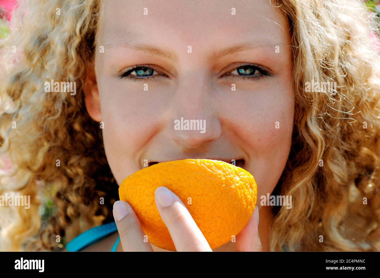 Woman eating an orange hi-res stock photography and images - Alamy