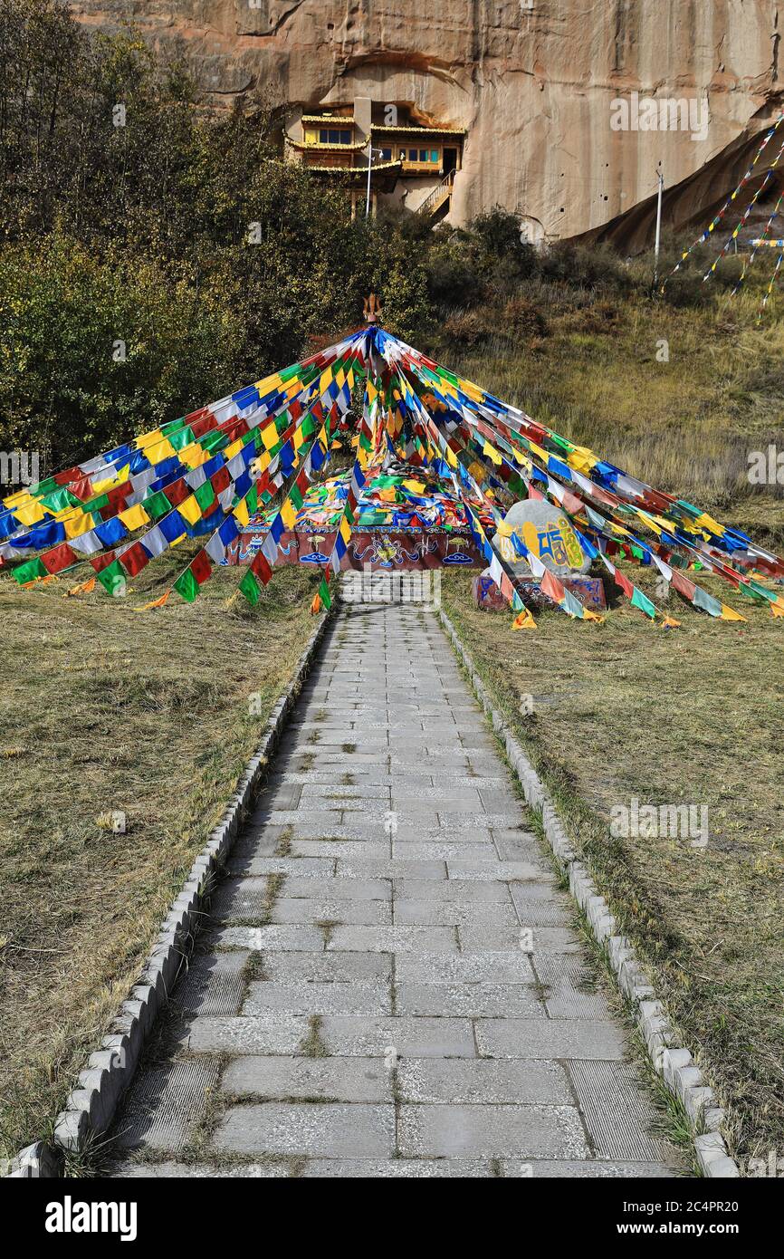 Prayer flag tent-Thirtythree Heaven Grottoes-MatiSi-Horse Hoof Temple ...
