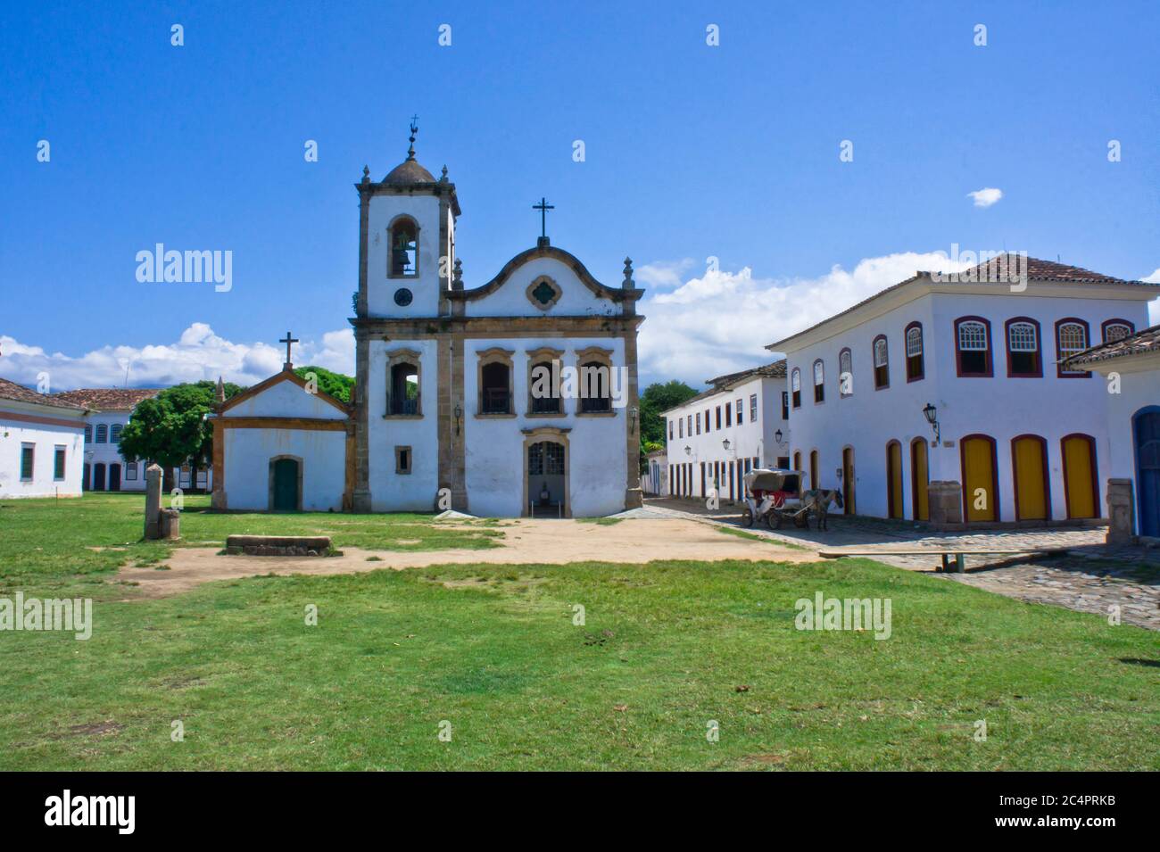 Colonial church facade hi-res stock photography and images - Alamy