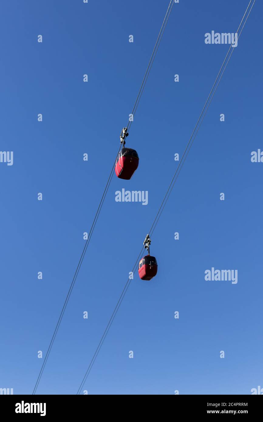 Lake mountains sky cable hi-res stock photography and images - Alamy