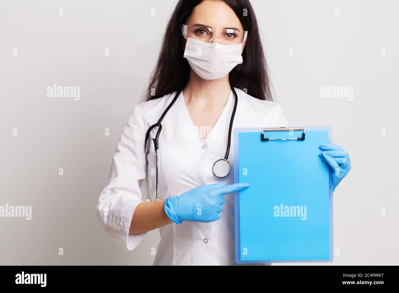 Female doctor holding a blank sheet of paper with space for text Stock ...