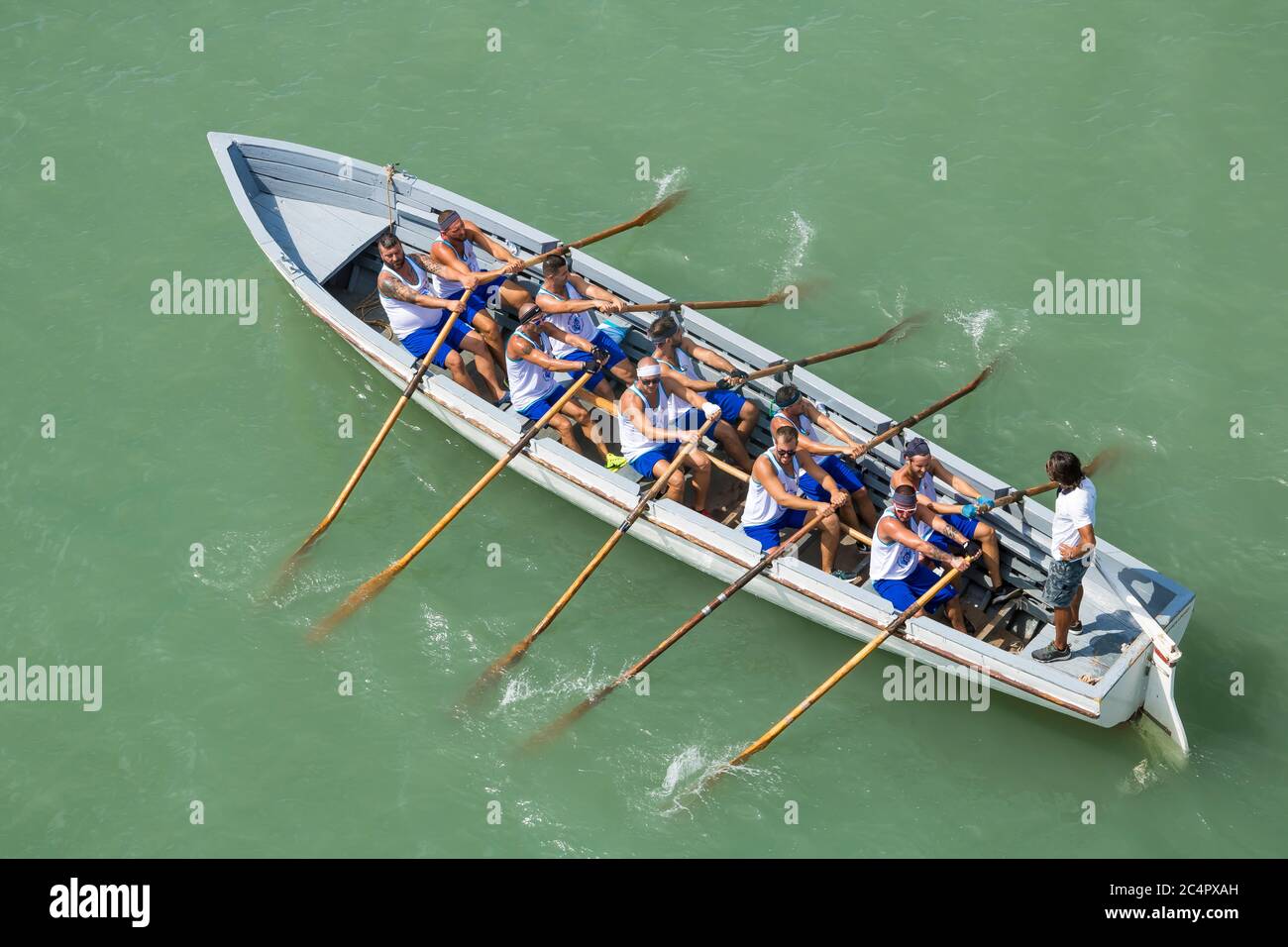 Coastal rowing team hi-res stock photography and images - Alamy