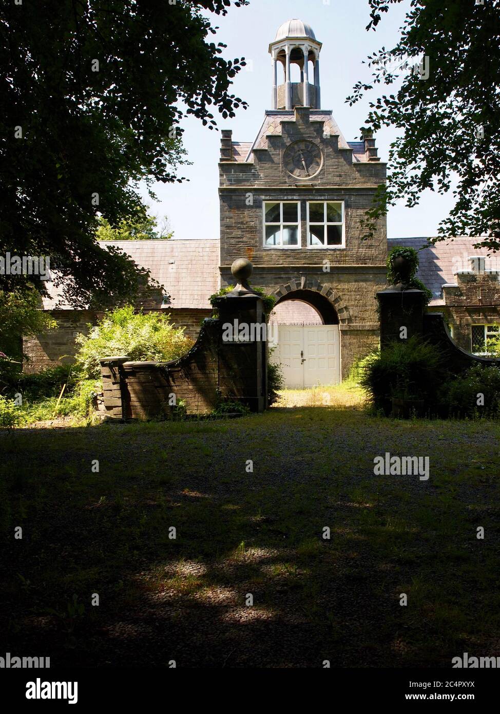 Gatehouse gate entry entrance hi-res stock photography and images - Alamy