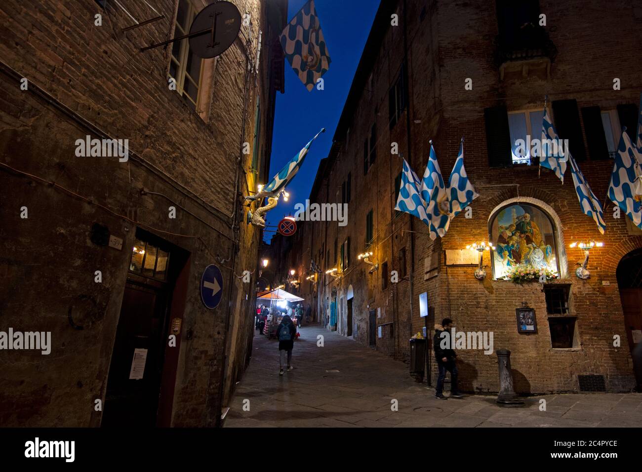 Streets of siena hi-res stock photography and images - Alamy