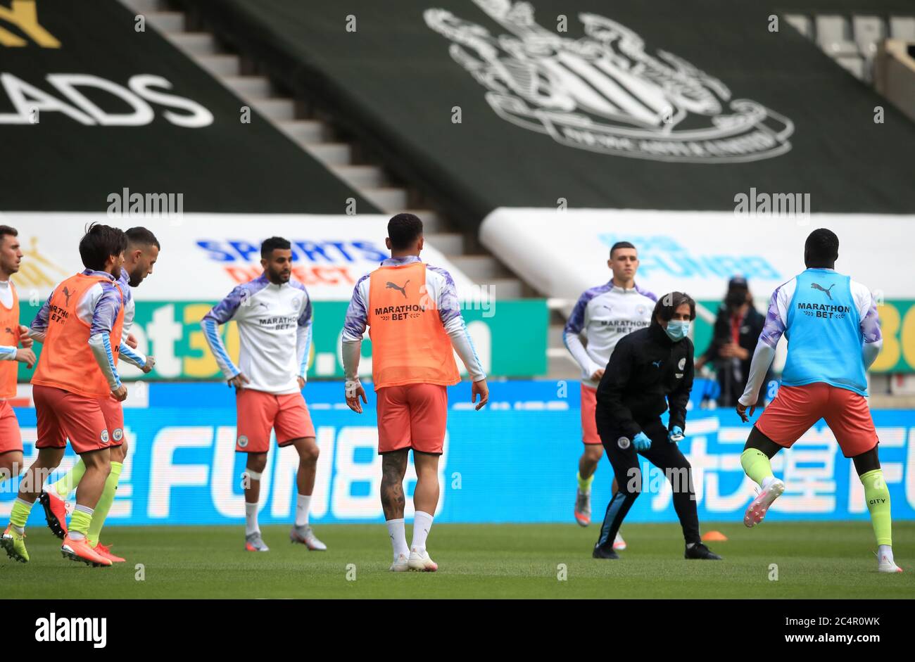 Manchester City Fitness Coach Lorenzo Buenaventura takes the warm up ...