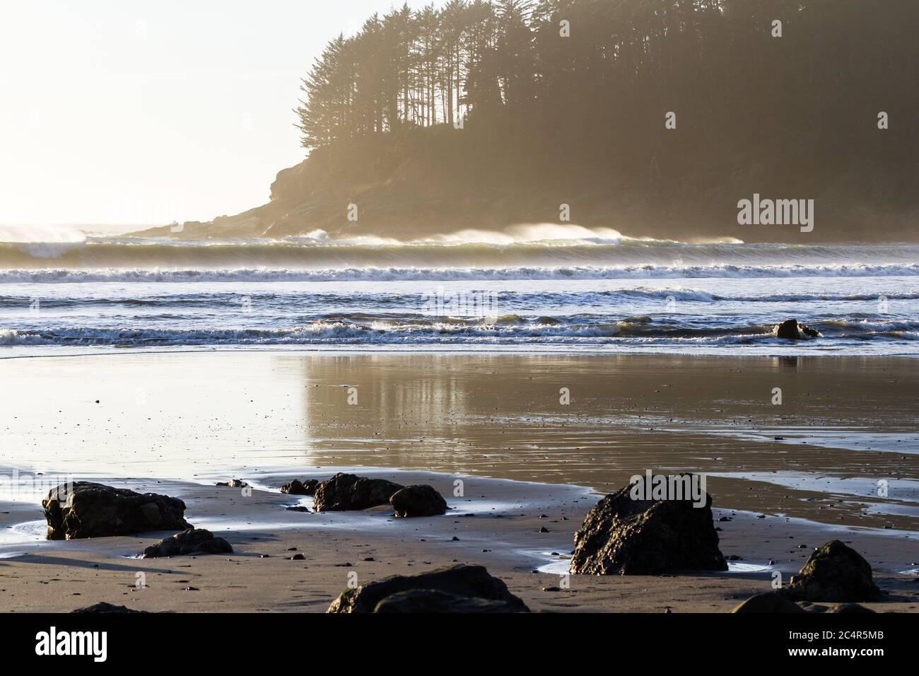 Wind blowing tops off waves hi-res stock photography and images - Alamy