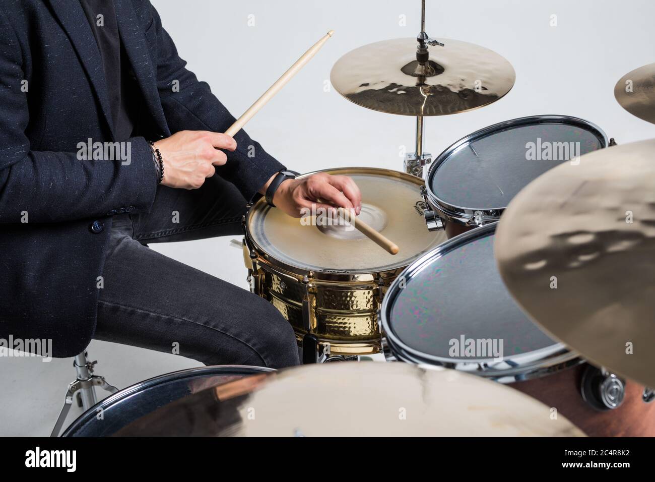 Close up of hands of male drummer holdning drumsticks sitting and ...